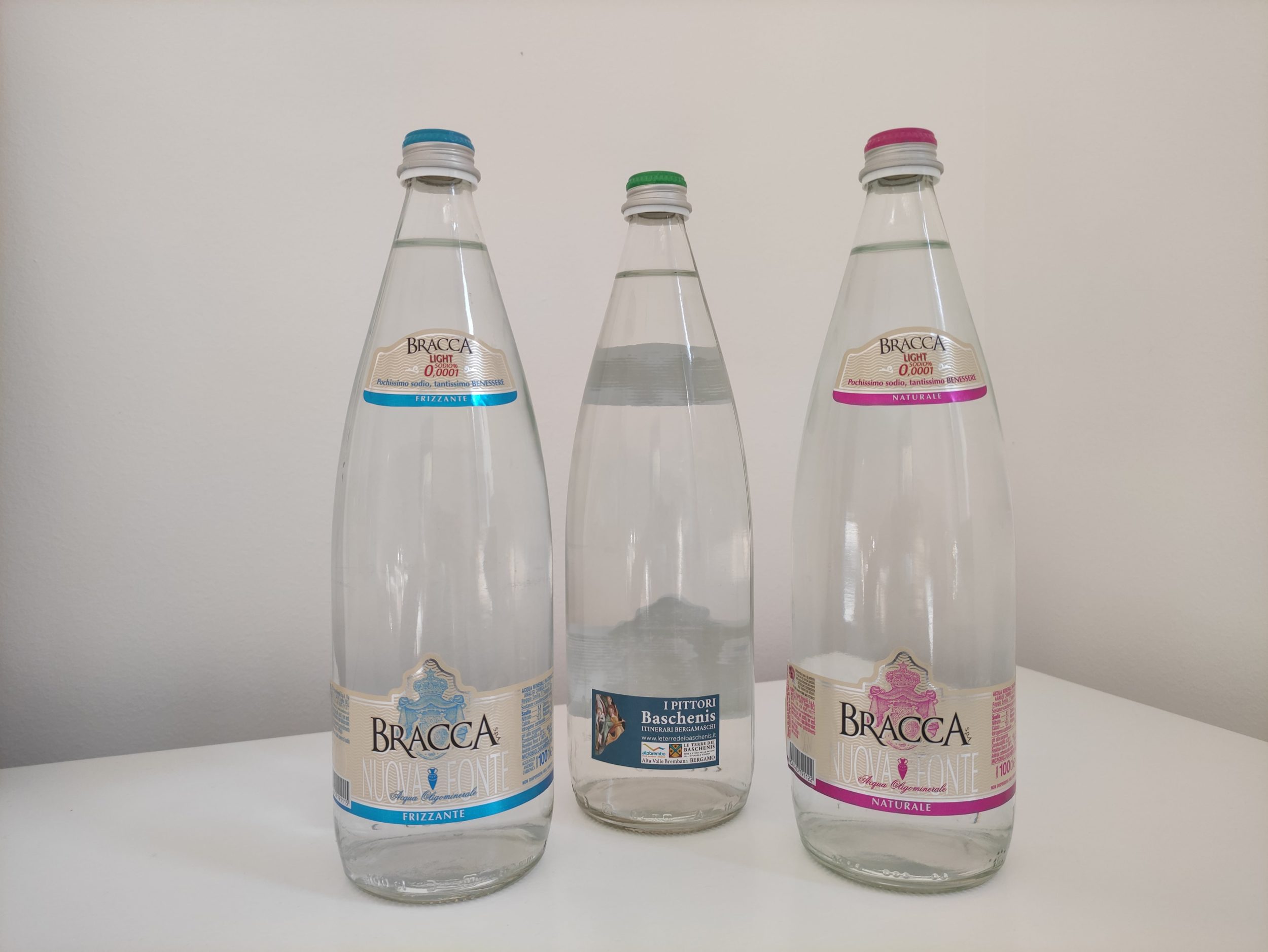 Baschenis sulle bottiglie di Acqua Bracca - Foodcommunity